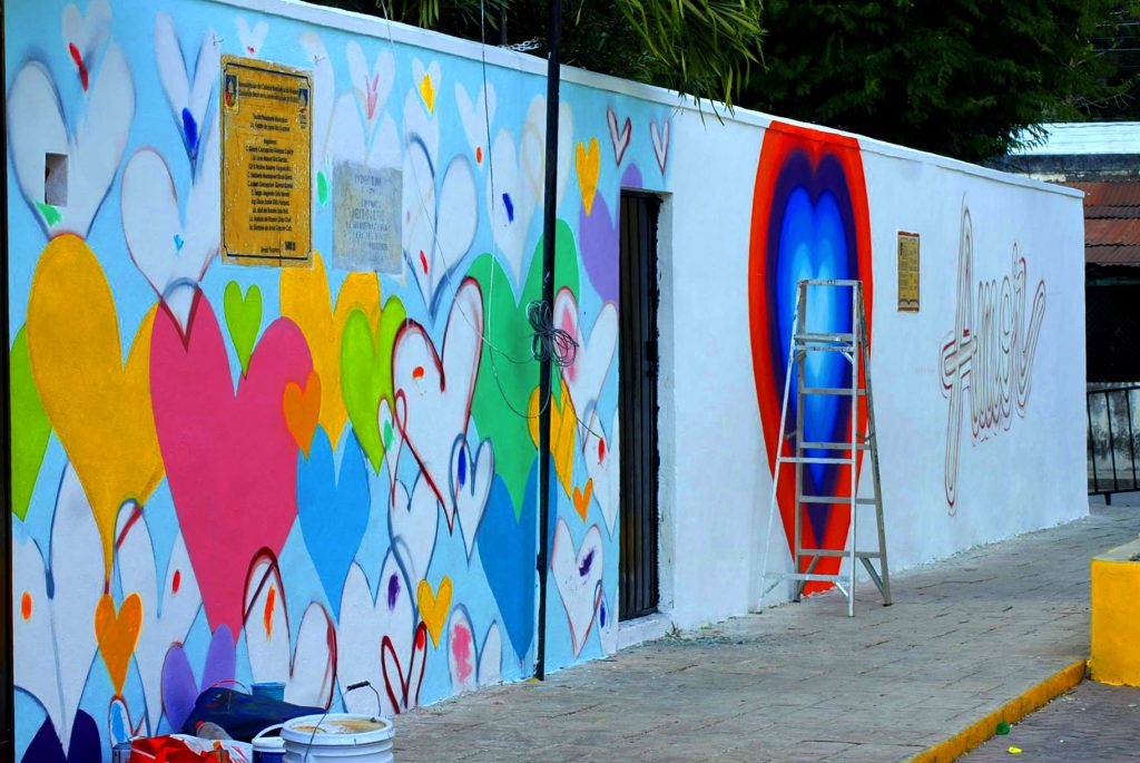 COLOREAN EL CALLEJÓN ROMÁNTICO DE UMÁN – Diario de la Península